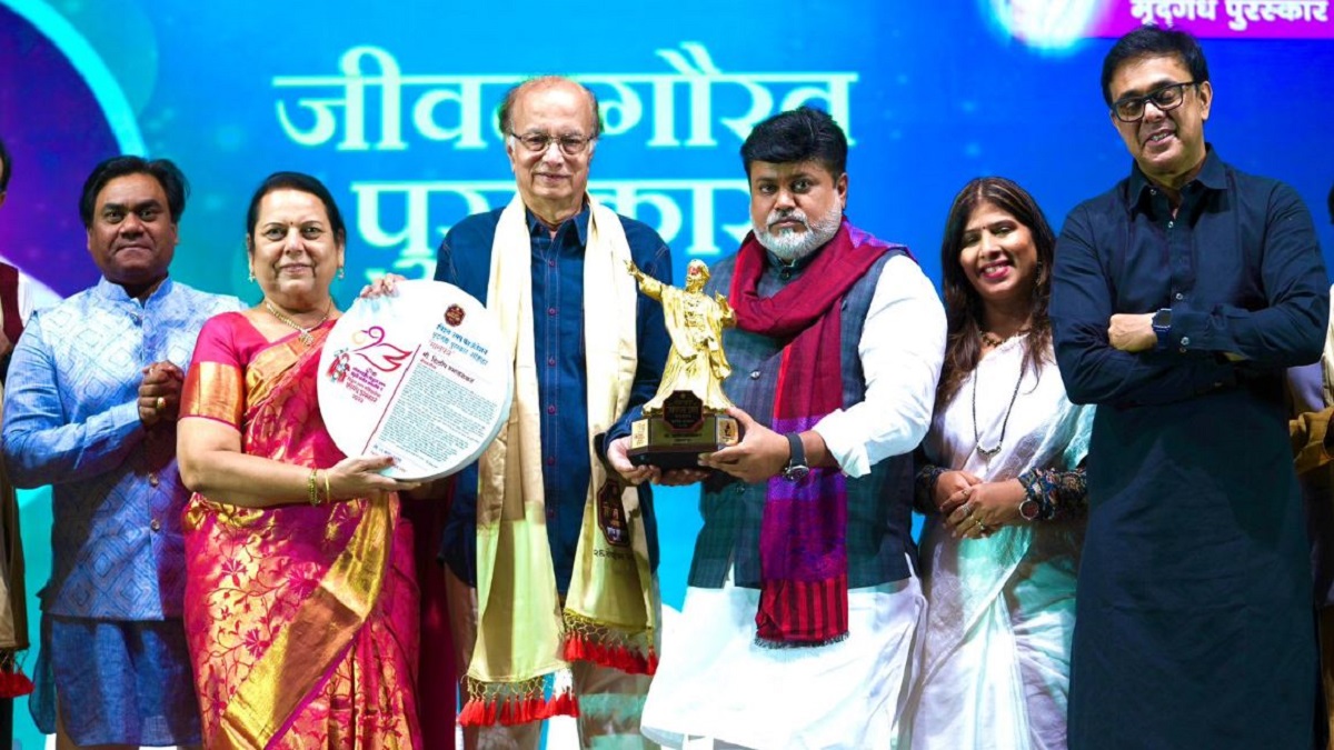 Veteran actor Dilip Prabhavalkar honored with Lifetime Achievement Award