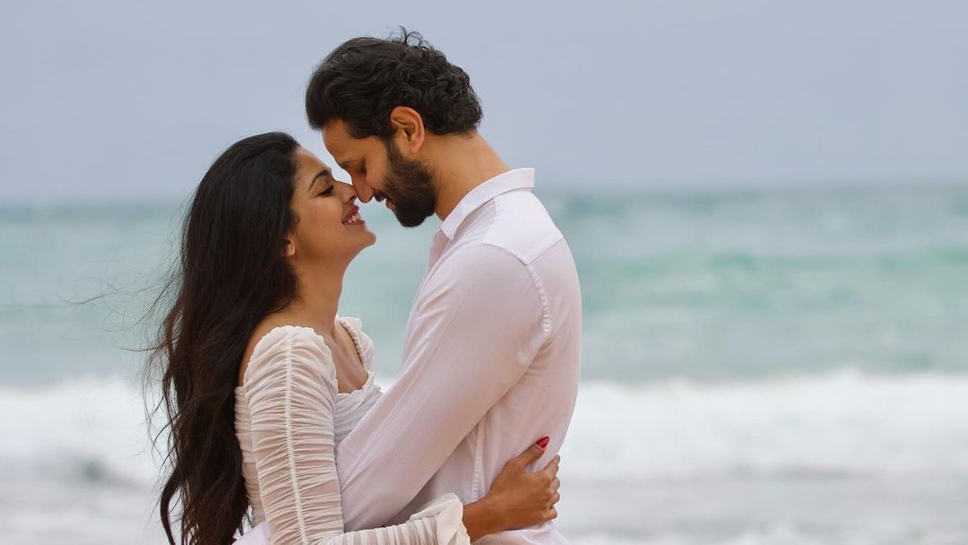 अभिनेत्री पूजा सावंतने उरकला सिद्धेश चव्हाण बरोबर साखरपुडा! Actress ...