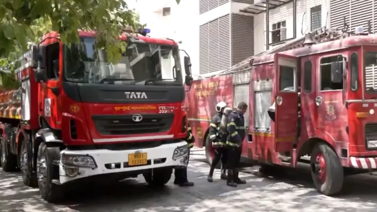 Mumbai: मुलुंडमधील सहा मजली कॉर्पोरेट पार्कमध्ये भीषण आग, 4 अग्निशमन ...