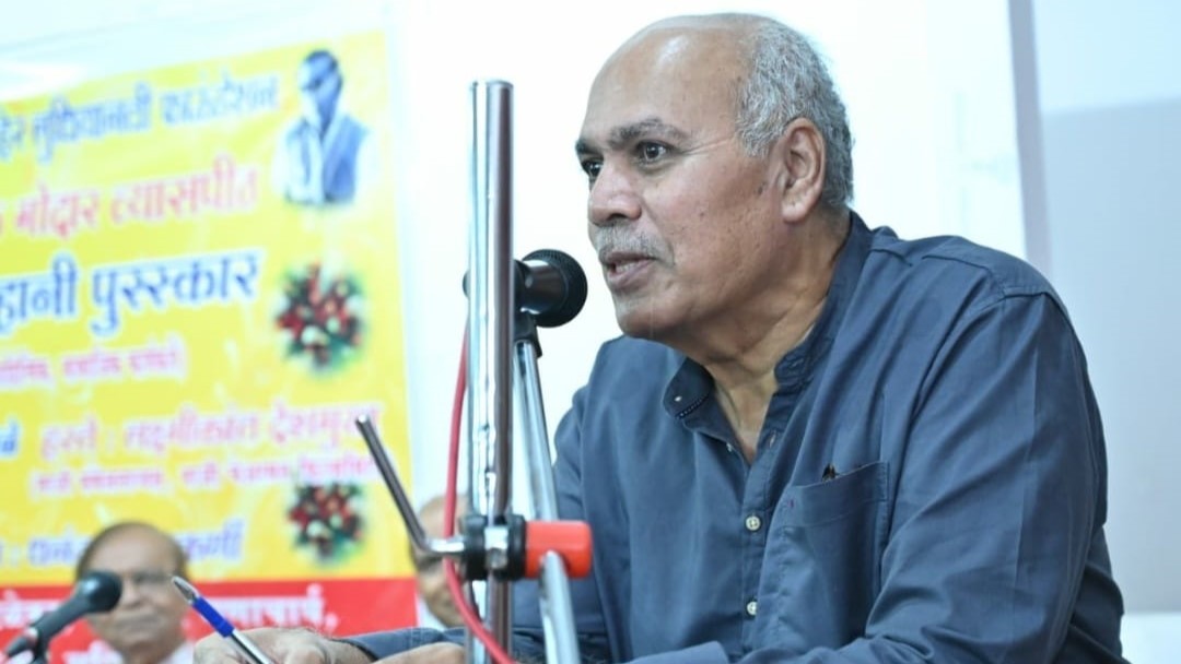 मराठीला अभिजात भाषेचा दर्जा मिळाल्यानंतर लक्ष्मीकांत देशमुख यांची मुलाखत! Interview with ...