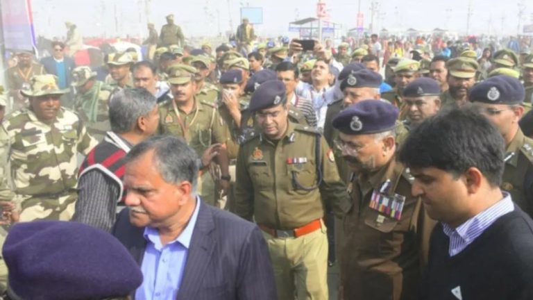 महाकुंभात IAS अधिकाऱ्यांनी सांभाळला मोर्चा, वसंत पंचमीला अमृतस्नान ...