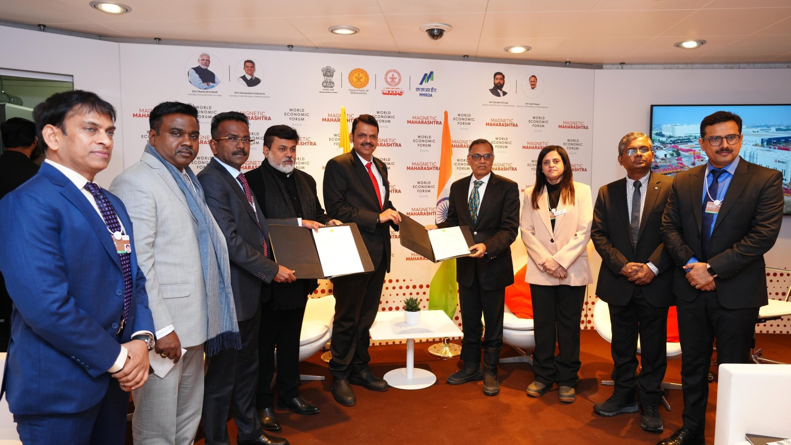 Davos मध्ये देवेंद्र फडणवीसांचा करारांचा धडाका, आतापर्यंत केले 50,750 ...