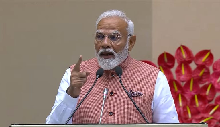 मराठीमध्ये शूरता, वीरता, समानता, भक्ती, शक्ती आणि युक्ती - पंतप्रधान ...