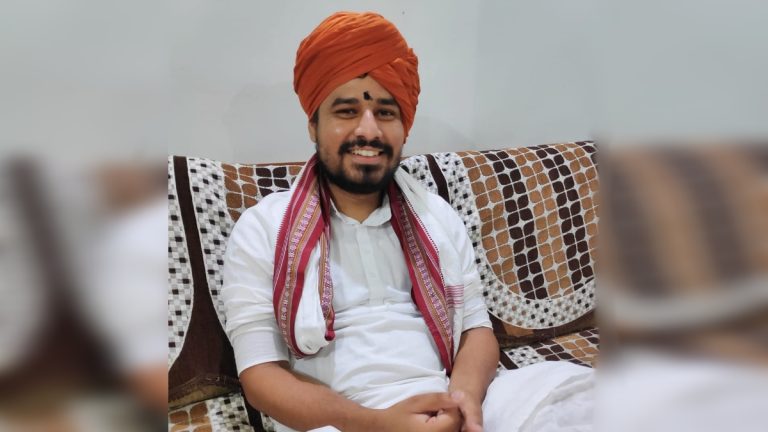 Shishir Maharaj More: संत तुकाराम महाराजांचे 11 वे वंशज शिरीष महाराज ...