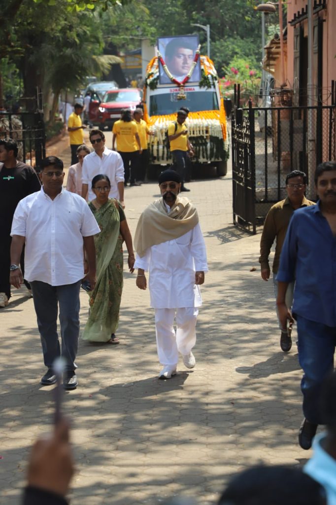 Manoj Kumar Last Rites: मनोज कुमार यांना राजकीय सन्मानाने देण्यात आला ...