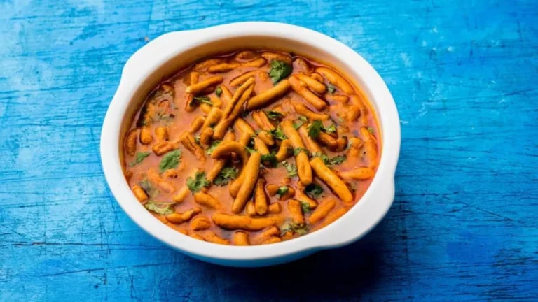 Sev Tomato Vegetable Recipe: या सोप्या पद्धतीने घरीच बनवा ढाबा स्टाईल ...