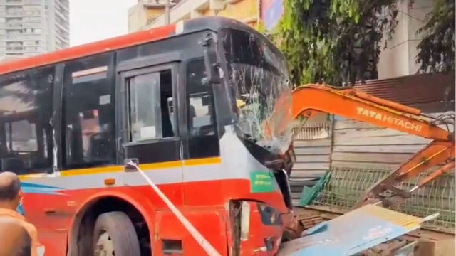 BEST Bus Accident: दादरमध्ये बेस्ट बसचा भीषण अपघात; अनेक वाहनांचा ...
