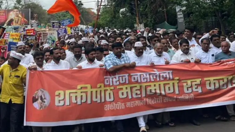 Shaktipeeth Mahamarg Protest: रक्त सांडू पण शक्तिपीठ होऊ देणार नाही ...